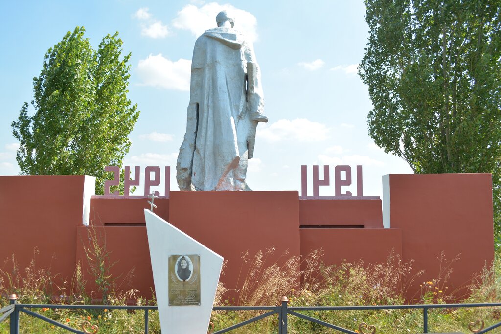 Anıt, heykel Братская могила, Belgorodskaya oblastı, foto
