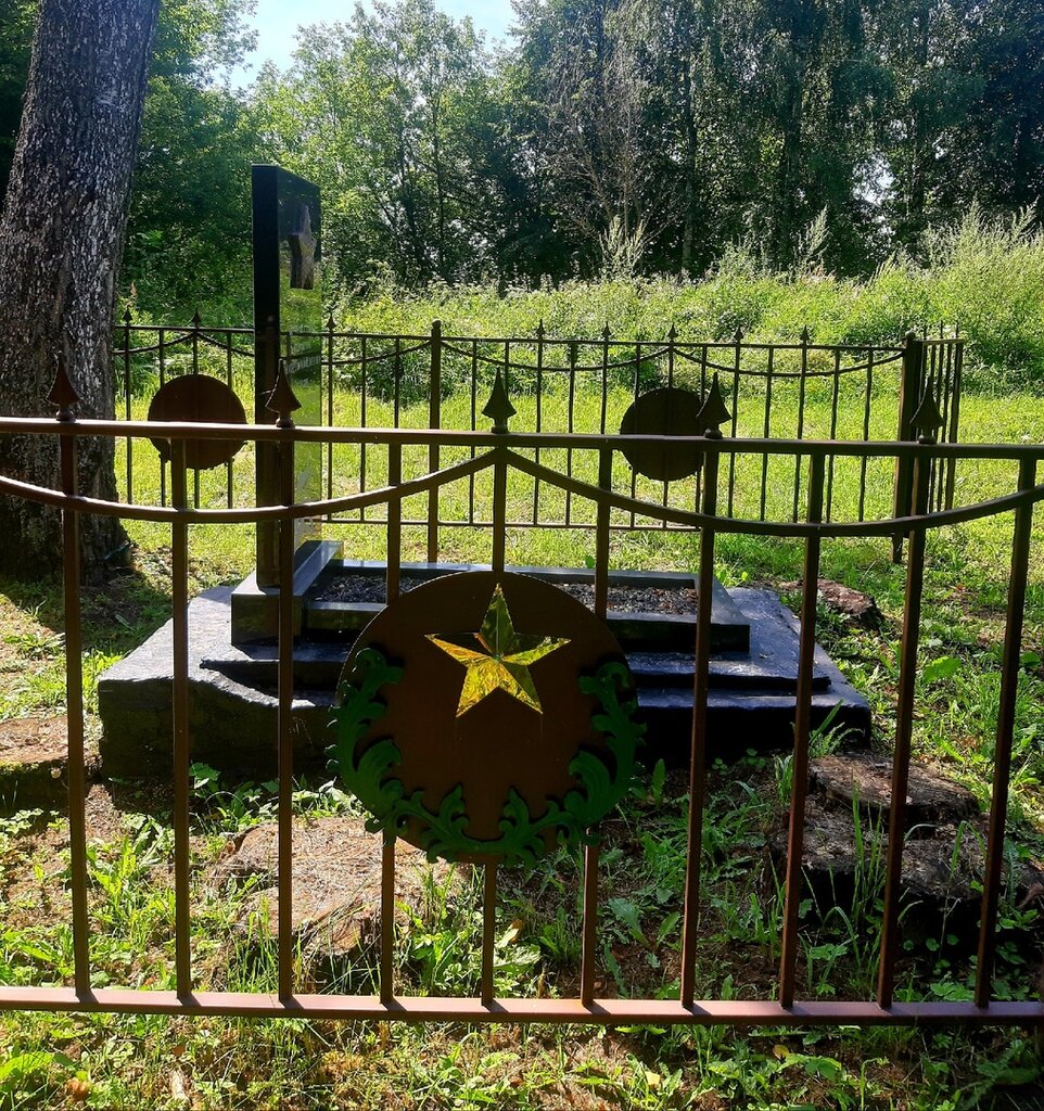 Anıt, heykel Братская могила 8-ми Советских воинов, Brianskaya oblastı, foto