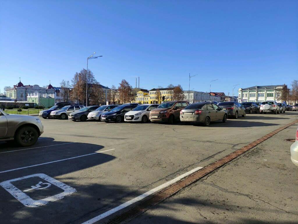 Otoparklar Parking lot, Sarapul, foto