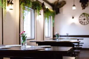 Restoran Dobry Los (Leningrad Region, Priozerskiy District, Romashkinskoye selskoye poseleniye, posyolok pri zheleznodorozhnoy stantsii Losevo, Pribrezhnaya ulitsa), restoran  Saint‑Petersburg ve Leningradskaya oblastından
