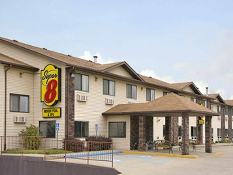 Otel Super 8 by Wyndham Bloomington University Area, İndiana Eyaleti, foto