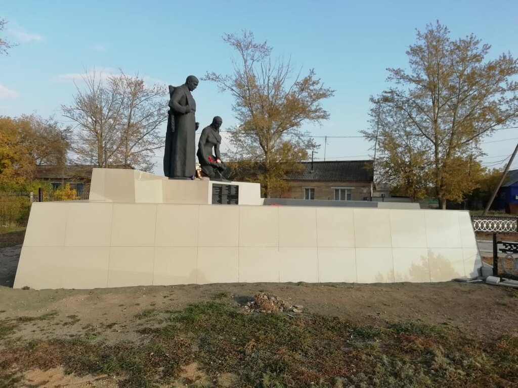 Anıt, heykel Скорбящая мать, Çeliabinskaya oblastı, foto