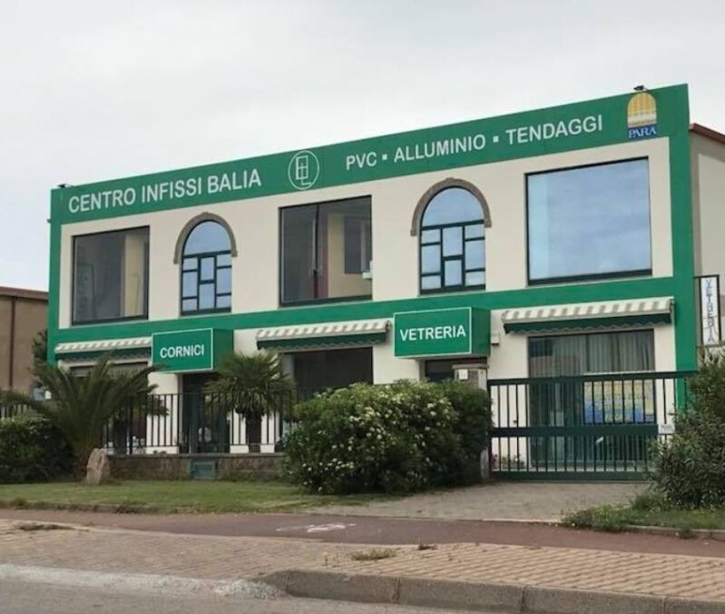 Cam ve cam ürün üreticisi Centro infissi Balia, Sardunya, foto