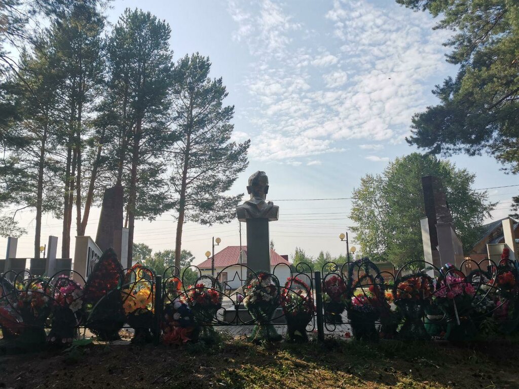 Anıt, heykel Воинам, павшим в Великой Отечественной войне, Hantı‑Mansi Özerk Okrugu, foto