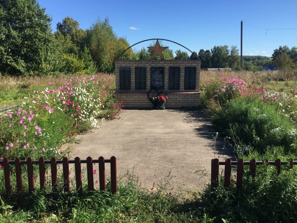 Anıt, heykel Памятный мемориал воинам, погибшим в годы Великой Отечественной войны, Nijegorodskaya oblastı, foto