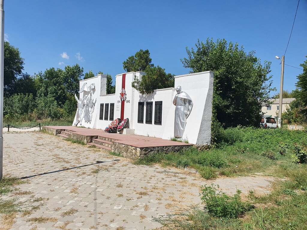 Anıt, heykel Братская могила, Krasnodarski krayı, foto