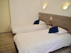 Hotel de la Poste (Occitanie, Hérault, Arrondissement de Lodève, Ganges, Plan de l'Ormeau, 8), otel