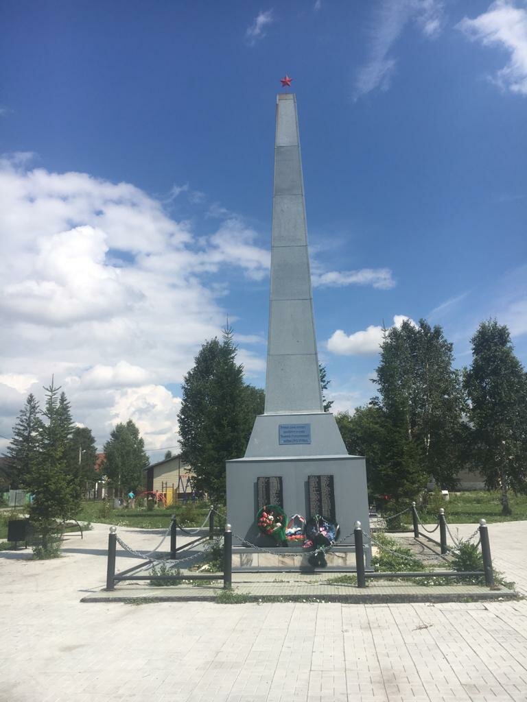 Anıt, heykel Обелиск односельчанам, погибшим в годы Великой Отечественной войны, Novosibirskaya oblastı, foto