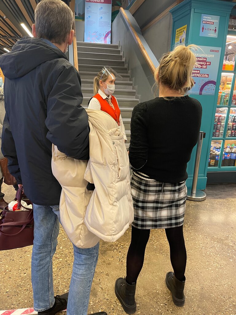 Aşılama noktası Пункт вакцинации в Фуд-молл Дэпо, Moskova, foto