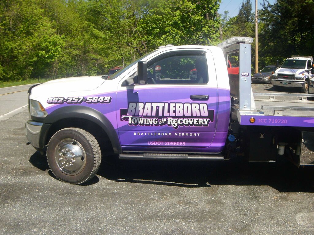 Araç römorkları Brattleboro Towing and Recovery, Vermont Eyaleti, foto