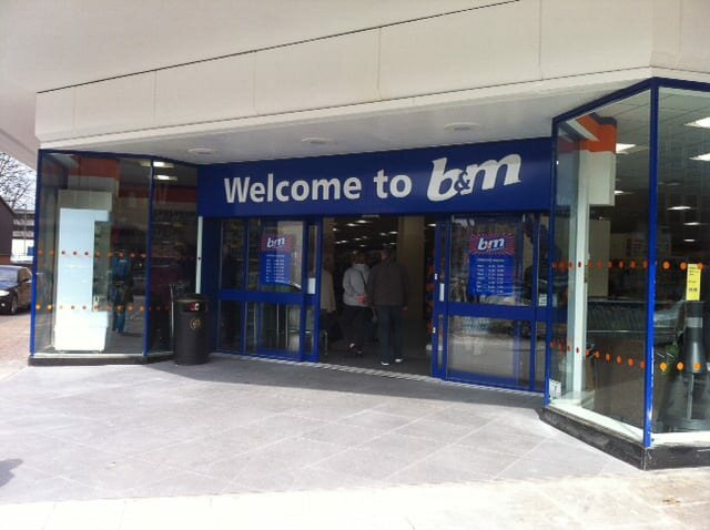 i̇ndirim ve fırsat sistemleri B&m Store, Londra, foto