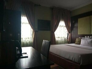 Roses Hotel (Abuja), otel  Abuja'dan