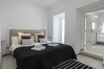 Principe Real Elegant flat with terrace (Rua Cecílio de Sousa No:28), otel  Lizbon'dan