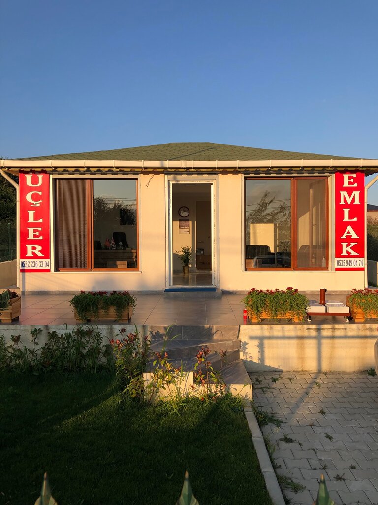 Emlak ofisi Üçler Emlak, İstanbul, foto