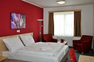Mestský Hotel Bobík (Jihočeský kraj, Prachatice, Volary, Náměstí), otel  Güney Bohemya Bölgesi'nden