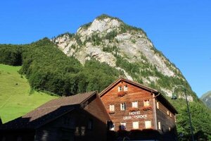 Hotel Urirotstock (Uri, Dorfstrasse, 27), otel  Uri'den
