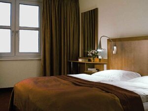 Nh Frankfurt Airport (Hesse, Frankfurt am Main, Mörfelder Straße, 113), otel  Hesse'den