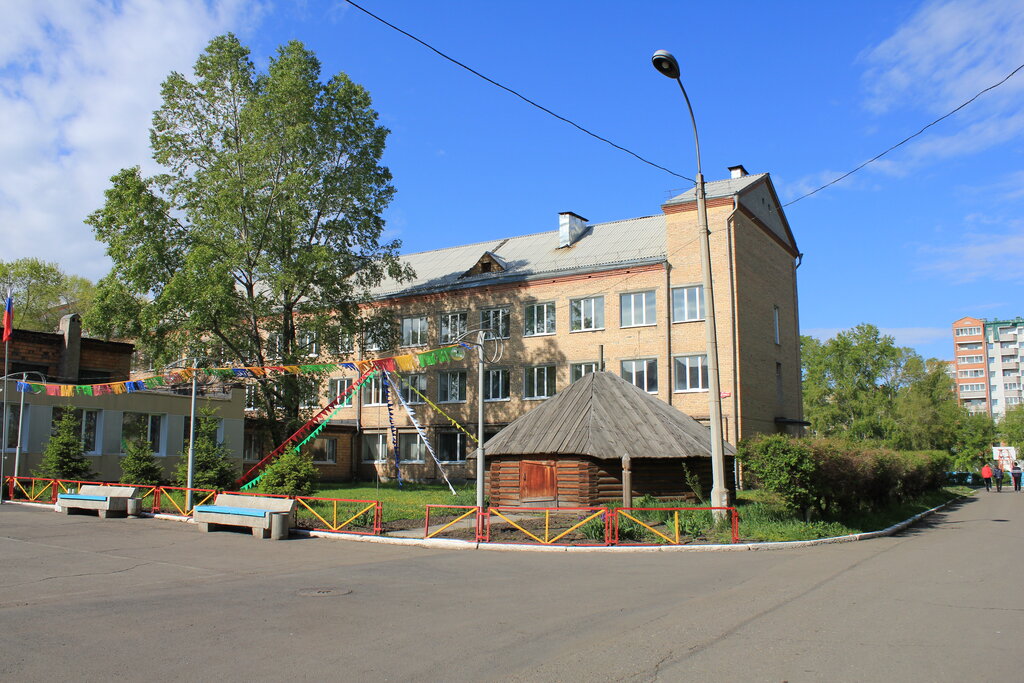 Fen lisesi, sosyal bilimler lisesi Khakass National Boarding Gymnasium named after N.F. Katanov, Abakan, foto