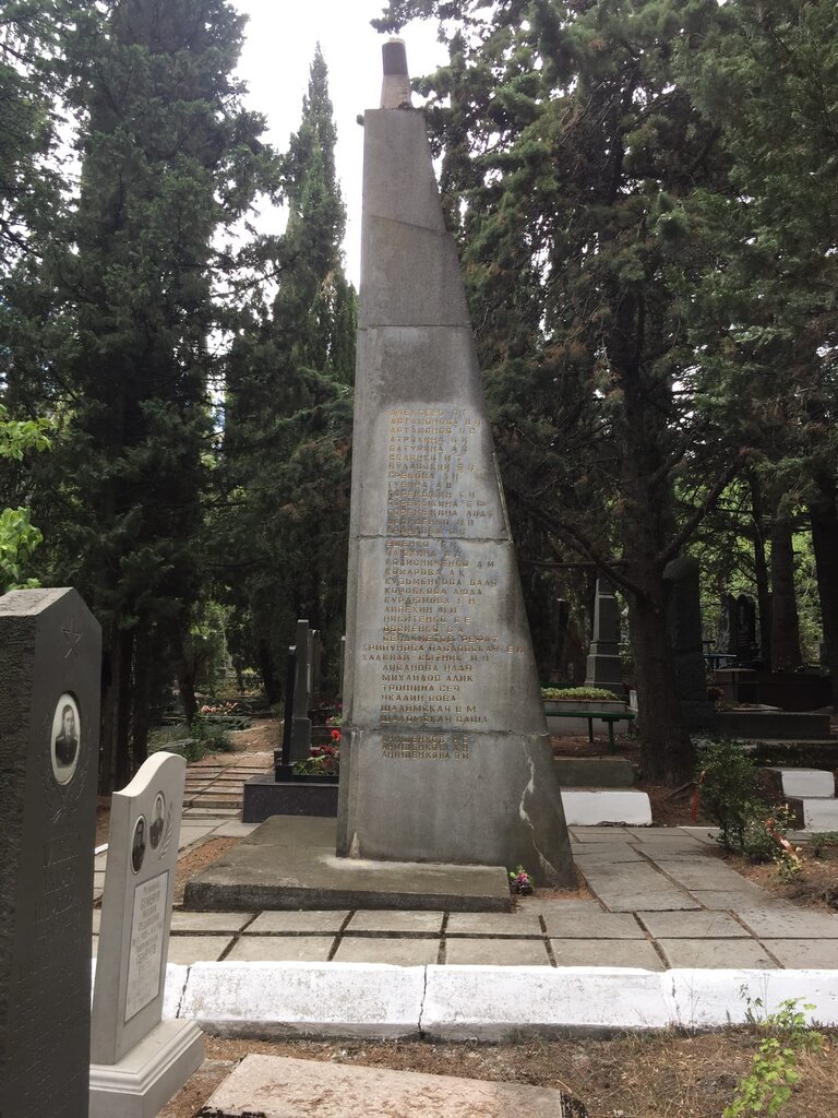 Anıt, heykel Братская могила мирных жителей, Kırım Cumhuriyeti, foto