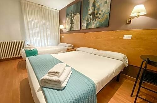 Otel Happy Hostal Carrales, Burgos, foto