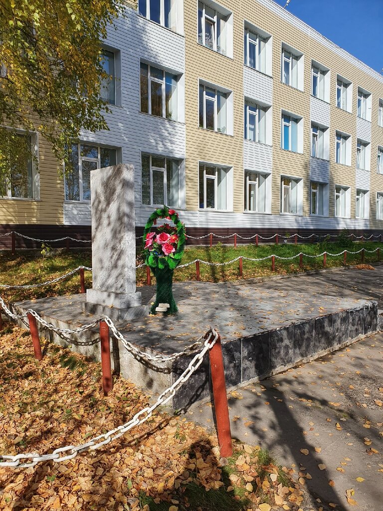 Anıt, heykel Обелиск Слава Героям, Hantı‑Mansi Özerk Okrugu, foto