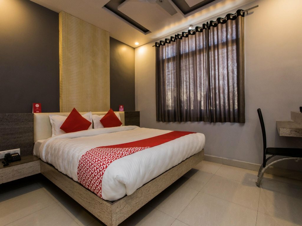 Otel Oyo 13531 Hotel Sundaram Palace, Ujjain, foto