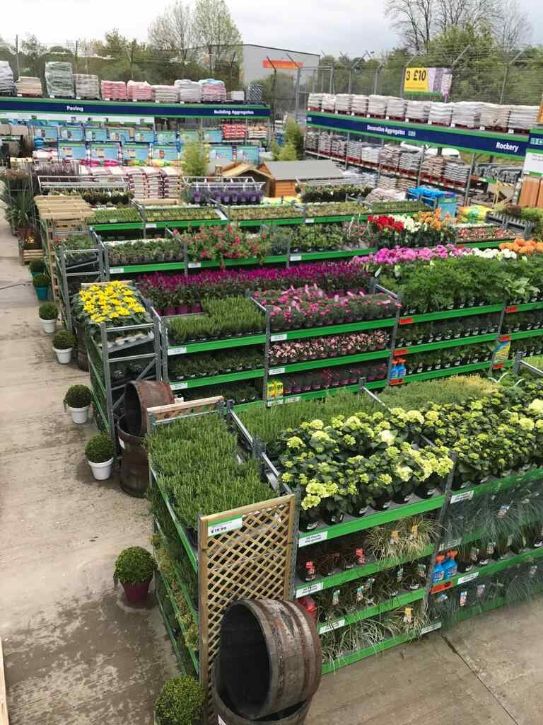 Şans oyunları B&m Home Store with Garden Centre, İngiltere, foto