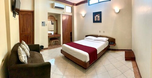 Otel Hotel House Center, Milagro, foto