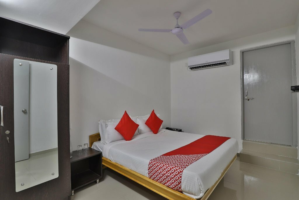 Otel Oyo Flagship 77323 Hotel Himalaya Inn, Ahmadabad, foto