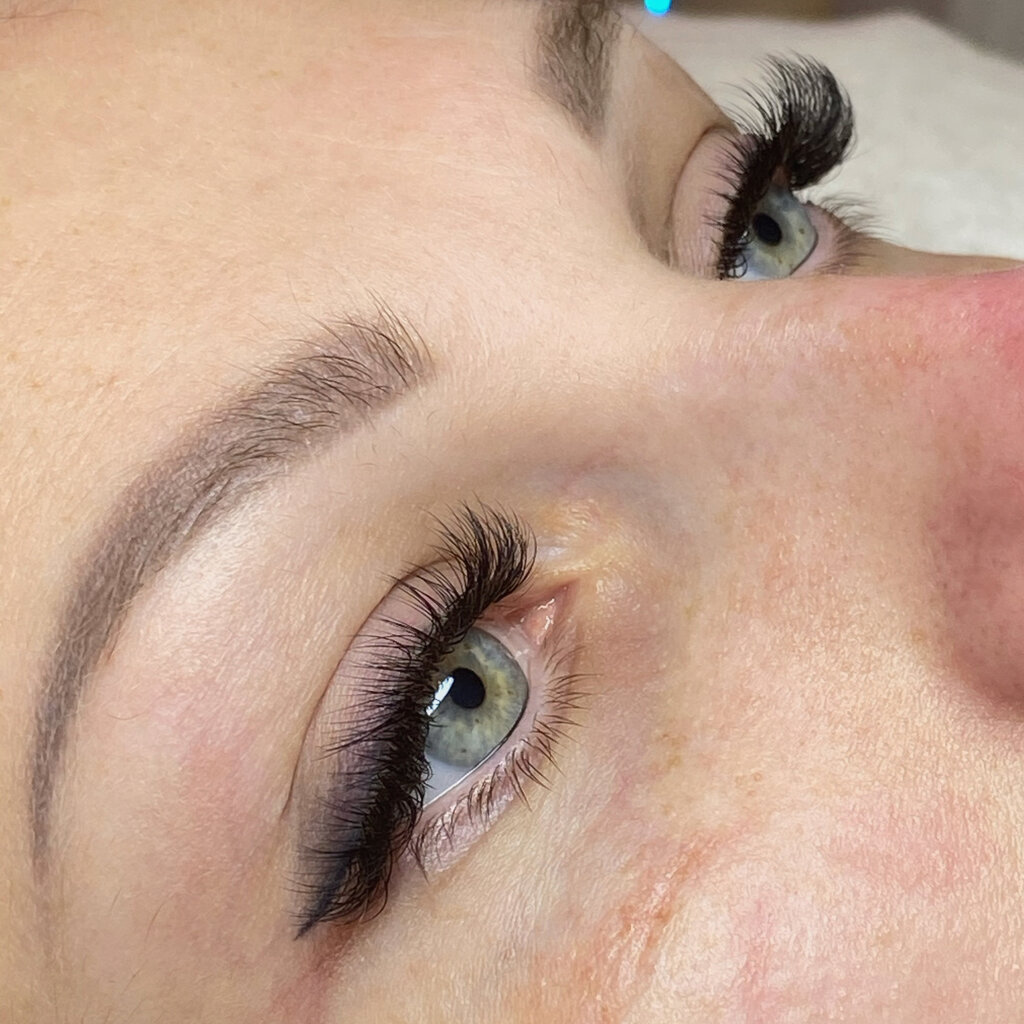 Kaş ve kirpik salonu Glazur, Moskova, foto