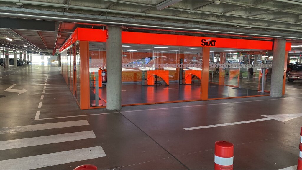 Oto kiralama Sixt - Madrid Aeropuerto T4, Madrid, foto