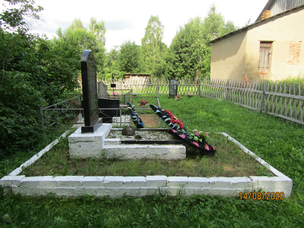 Anıt, heykel Братская могила в д. Чепли, Smolenskaya oblastı, foto