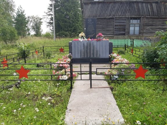 Anıt, heykel Воинам-землякам, погибшим в годы Великой Отечественной войны, Vologodskaya oblastı, foto