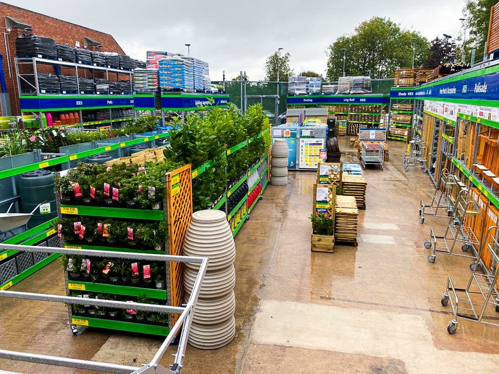 Şans oyunları B&m Store with Garden Centre, İngiltere, foto