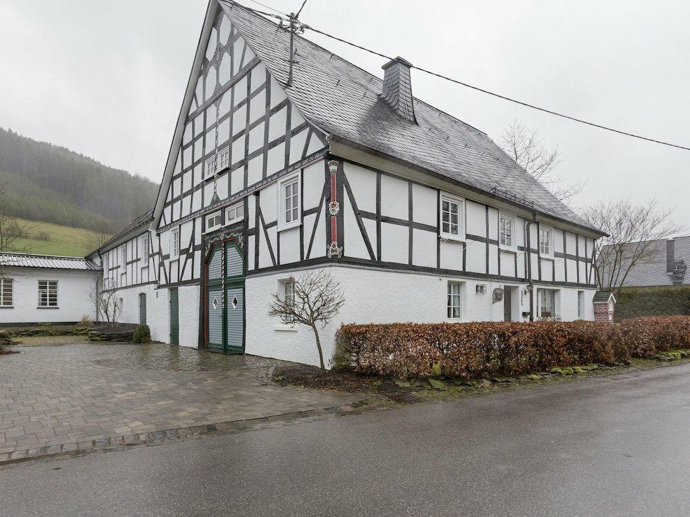 Otel Cosy Holiday Home in Schmallenberg With Garden, Kuzey Ren‑Vestfalya, foto