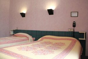Hotel Saint Charles (Occitanie, Hautes-Pyrénées, Arrondissement d'Argelès-Gazost, Lourdes, Boulevard de la Grotte), otel  Lourdes'dan