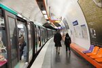 Gare Saint-Michel - Notre-Dame (Paris, 5e Arrondissement, Quai Saint Michel), metro istasyonu  Paris'ten