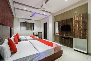 Oyo 61228 Hotel Shrimad (State of Gujarat, Ahmedabad, Chandkheda), otel  Ahmadabad'dan