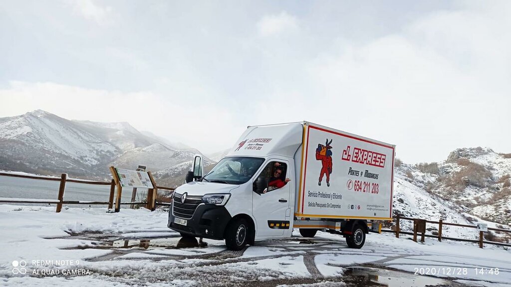 Toplu taşıma yönetimi ve bakımı Furgotransjexpress Transportes y mudanzas, Madrid, foto