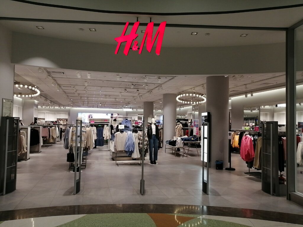 Giyim mağazası H&M, Novosibirsk, foto