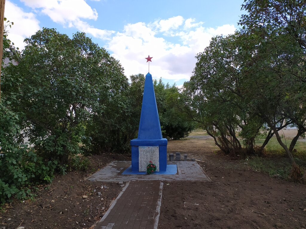 Anıt, heykel Обелиск борцам революции, Saratovskaya oblastı, foto