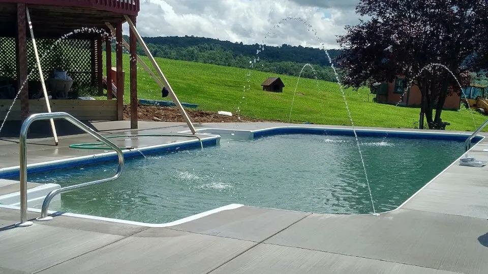 Yüzme havuzları Custom Pools and Spas by DeRichie Inc, Carbondale, foto