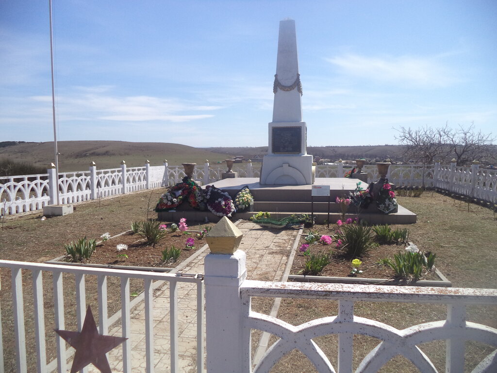 Anıt, heykel Памятник погибшим воинам в Великой Отечественной войне, Kırım Cumhuriyeti, foto