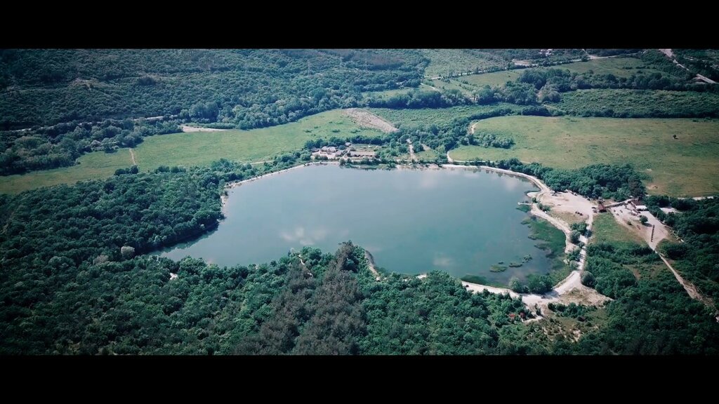 Piknik alanı Глэмпинг у озера, Krasnodarski krayı, foto