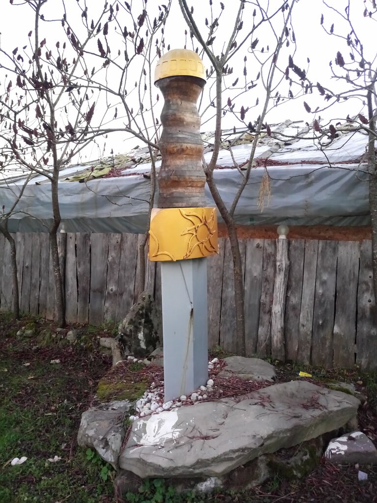 Dekorasyon ve süsleme, onur panosu Меч в камне, Adıge Cumhuriyeti, foto