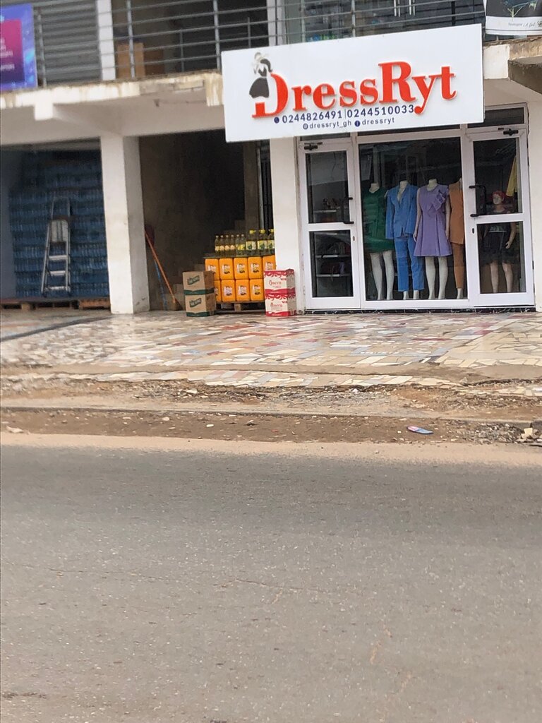 Giyim mağazası DressRyt, Akra, foto
