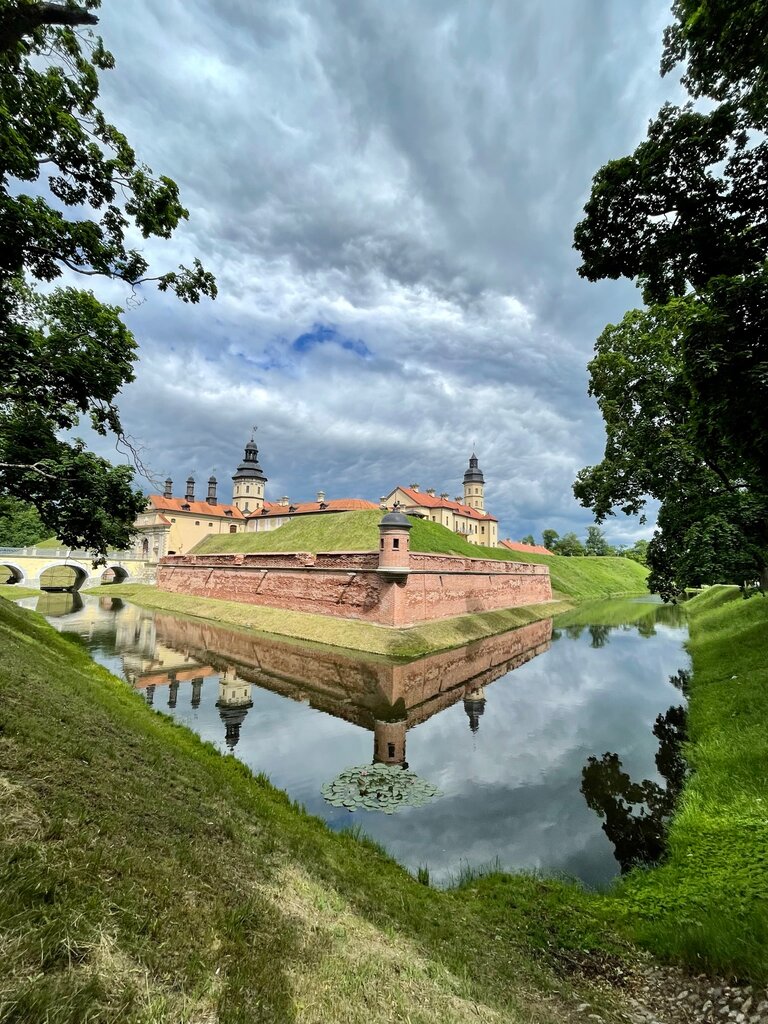 Yüzme havuzları Бассейн Замковый, Nesvizh, foto