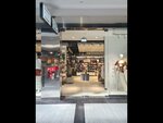 Outlet (Warszawa, Plac Czerwca 1976 Roku, 6), giyim mağazası  Masovyan Voyvodalığı'ndan