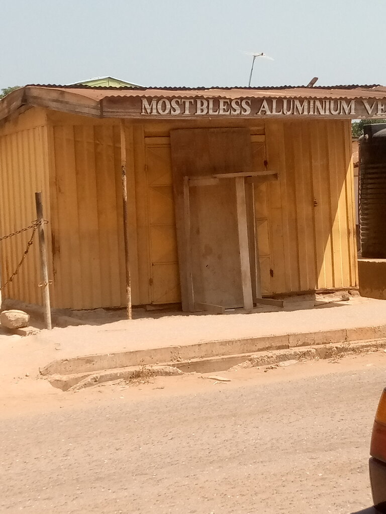 Alüminyum doğrama Most blessed aluminum ventures, Akra, foto
