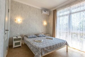 Ethnos (Tolstogo Street No:12), otel  Gelencik'ten